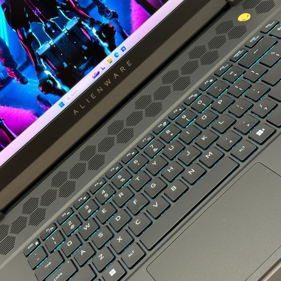 Dell Alienware M16 R1 240Hz QHD+ 2.2 GHz i9-13900HX 32GB 2TB SSD RTX ...