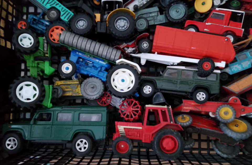 VINTAGE DIECAST FARM TOY JOB LOT THE KONDOR MECHANICAL TRACTOR LAND ...