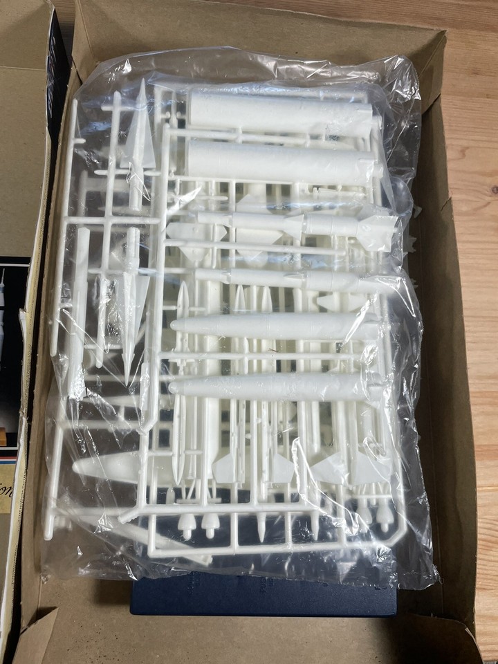 US Space Missiles - Monogram Heritage Edition - 1/128 Scale Unassembled ...