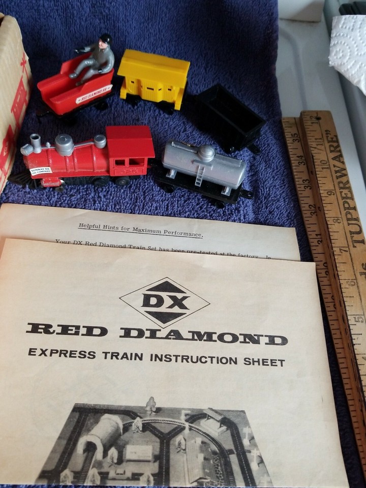 Vintage DX Red Diamond RR Battery Operated HO Electric Train Set in ...