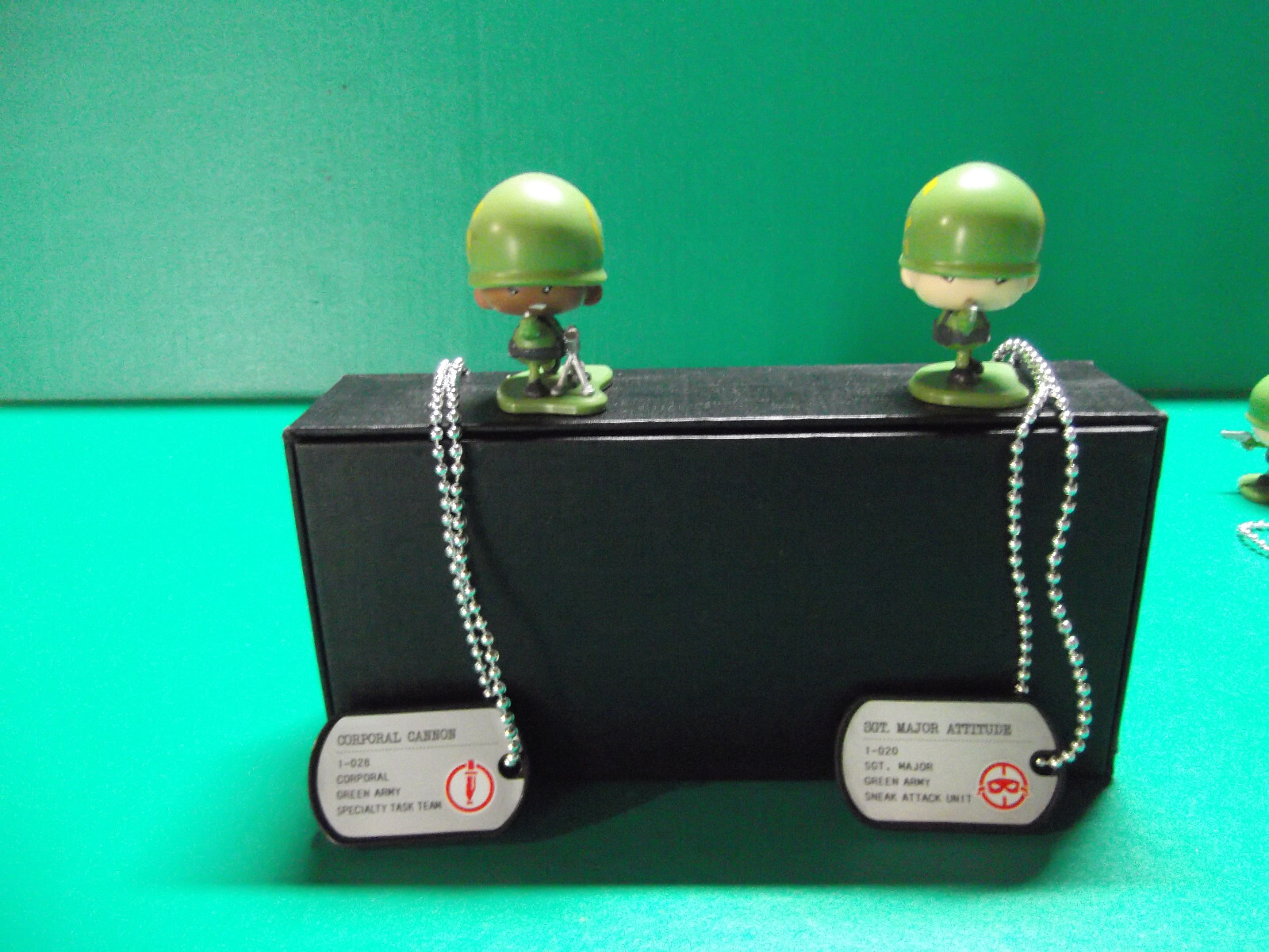 Little Green Men Series 1 # 1-028 Corporal Cannon & # 1-020 SGT. Major ...