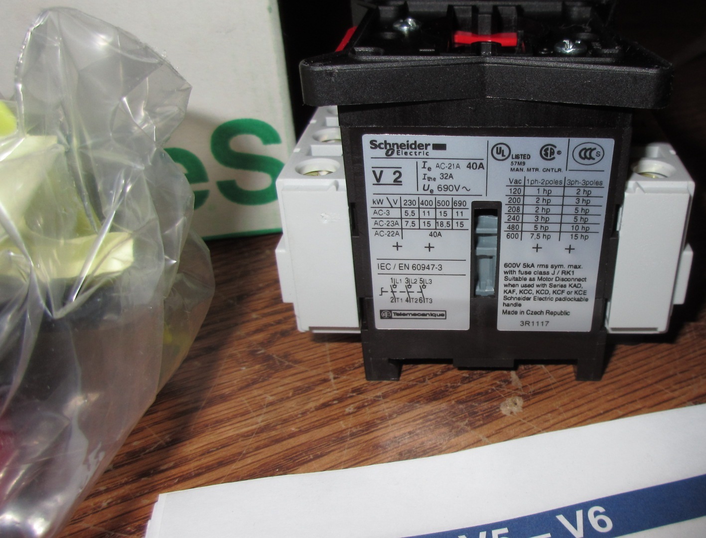 Schneider Electric VCF4 63A Sw Kit W4HOLE MtgredYellow Oper 123097 ...