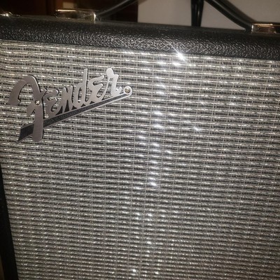 Fender Rumble 15 1x8 15W Bass Combo Amp Black in excellent condition ...