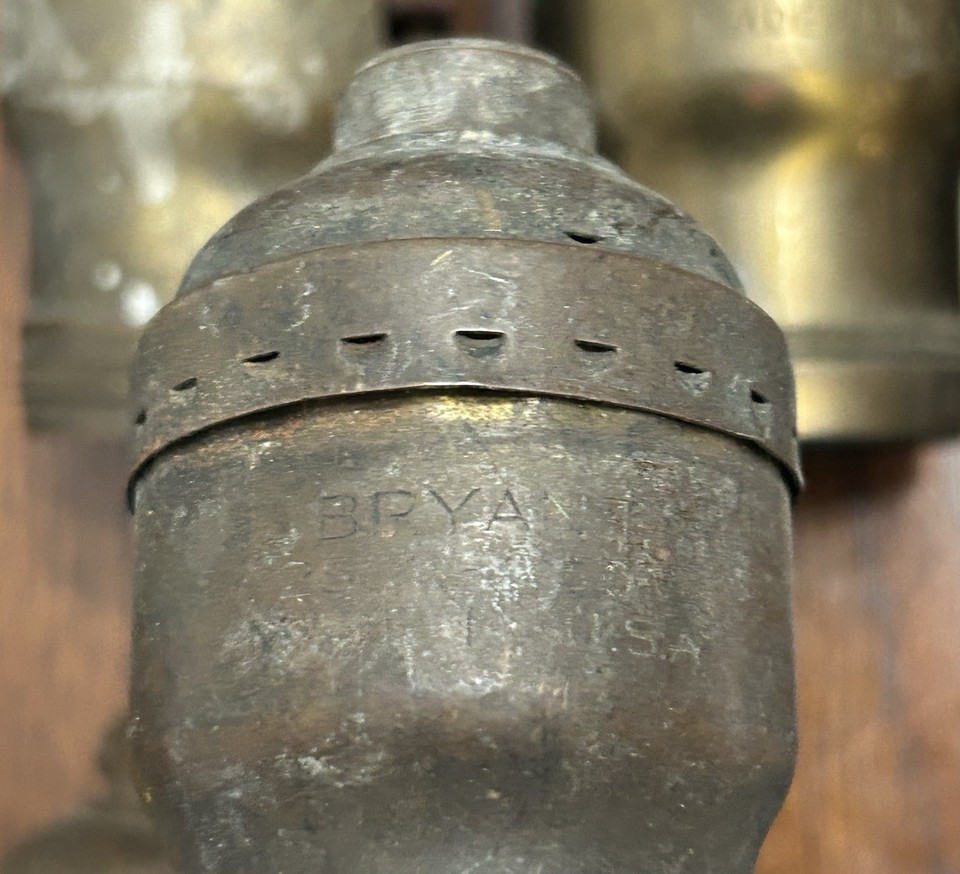 Hubbell,Bryant,Arrow,P&S, And More Brass Lamp /Light Socket Lot Of 33 ...