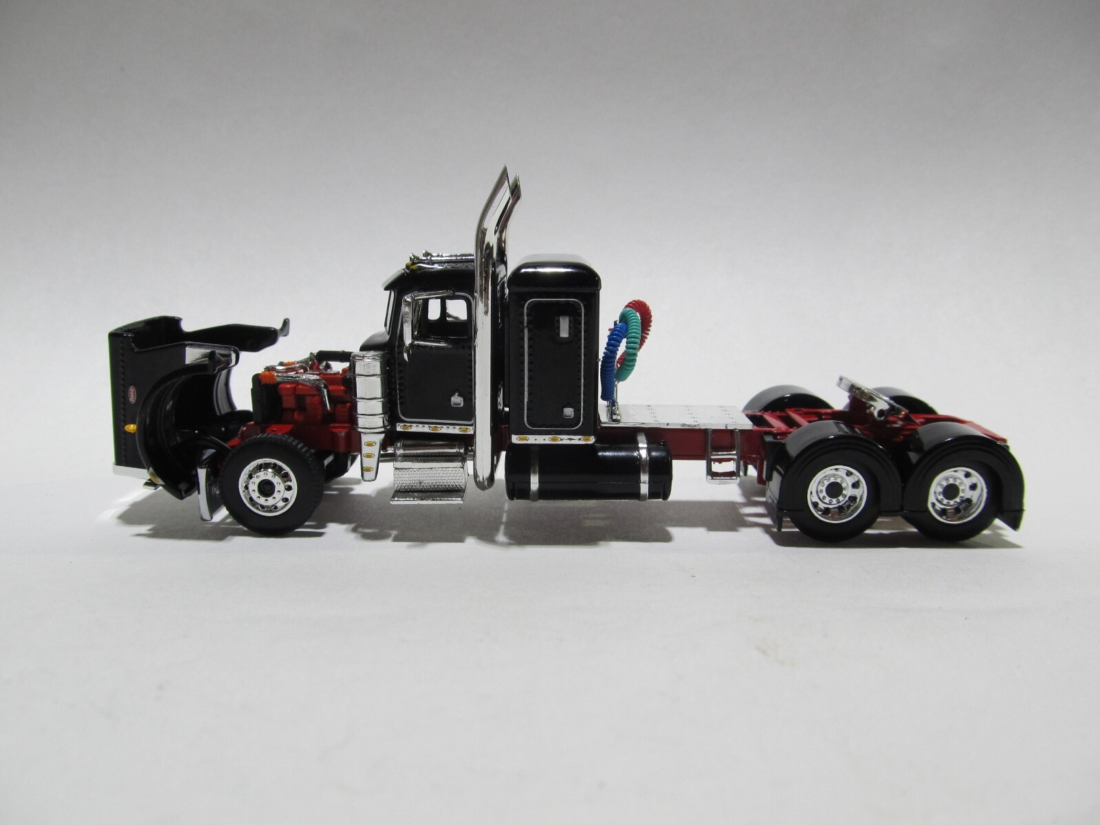 DCP / FIRST GEAR 1/64 SCALE 359 PETERBILT SMALL BUNK, BLACK WITH RED ...
