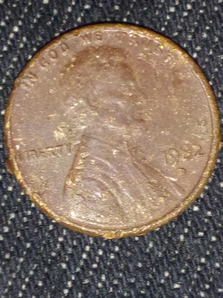 1982 D Large Date penny 3.1 G. + 82 Small Date 3.1 G. Large Date Woody ...