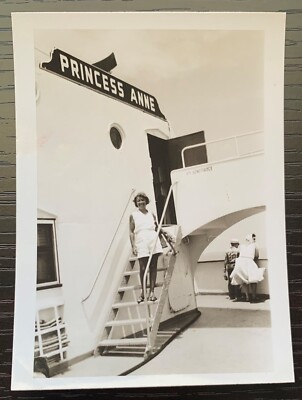 REAL BLACK&WHITE PHOTO 3X4 WOMAN ON THE PRINCESS ANNE NORFOLK FERRY EX ...