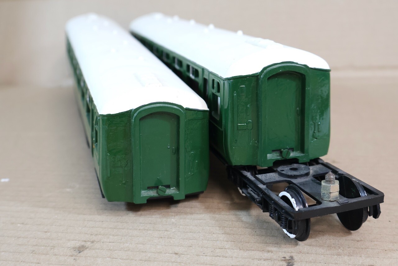 TRIANG BIG BIG TRAIN KIT BUILT O GAUGE LNER ARTICULATED 3rd CLASS COACH ...