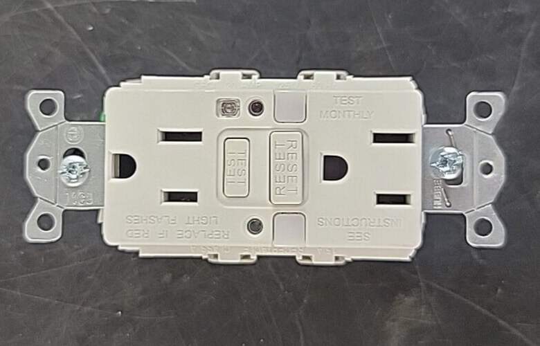 NEW Hubbell GFRST15WNL GFCI Commercial Self Test 15A 125V with Night ...