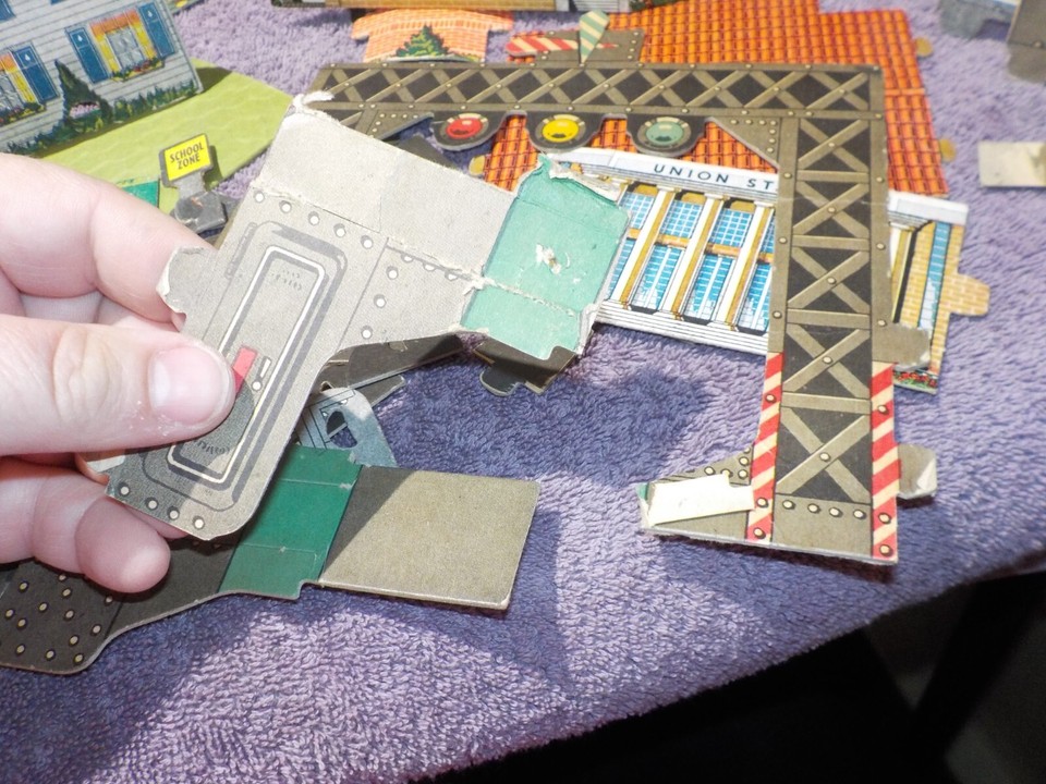 ANTIQUE BUILT RITE TRAIN ACCESSORY SET MOUNTAINS, BUILDINGS & MORE NOT ...