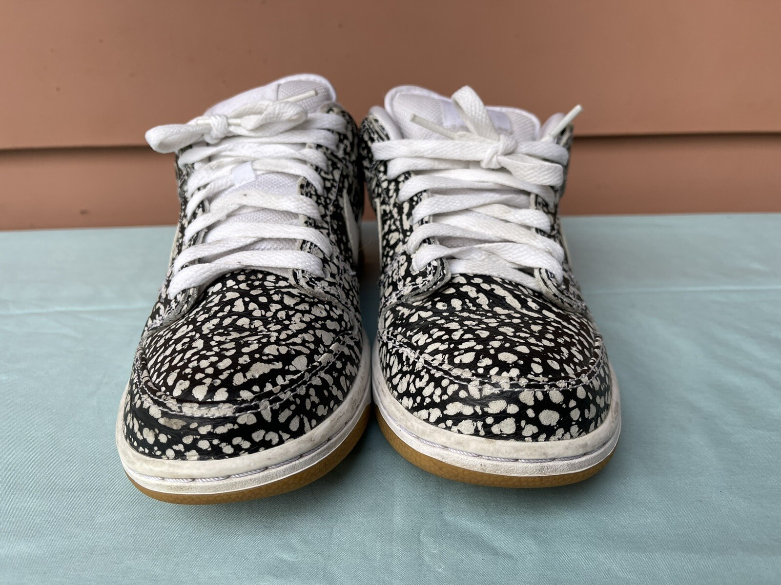 RARE Nike SB Dunk Low Road Elephant Print White Cemen… - Gem