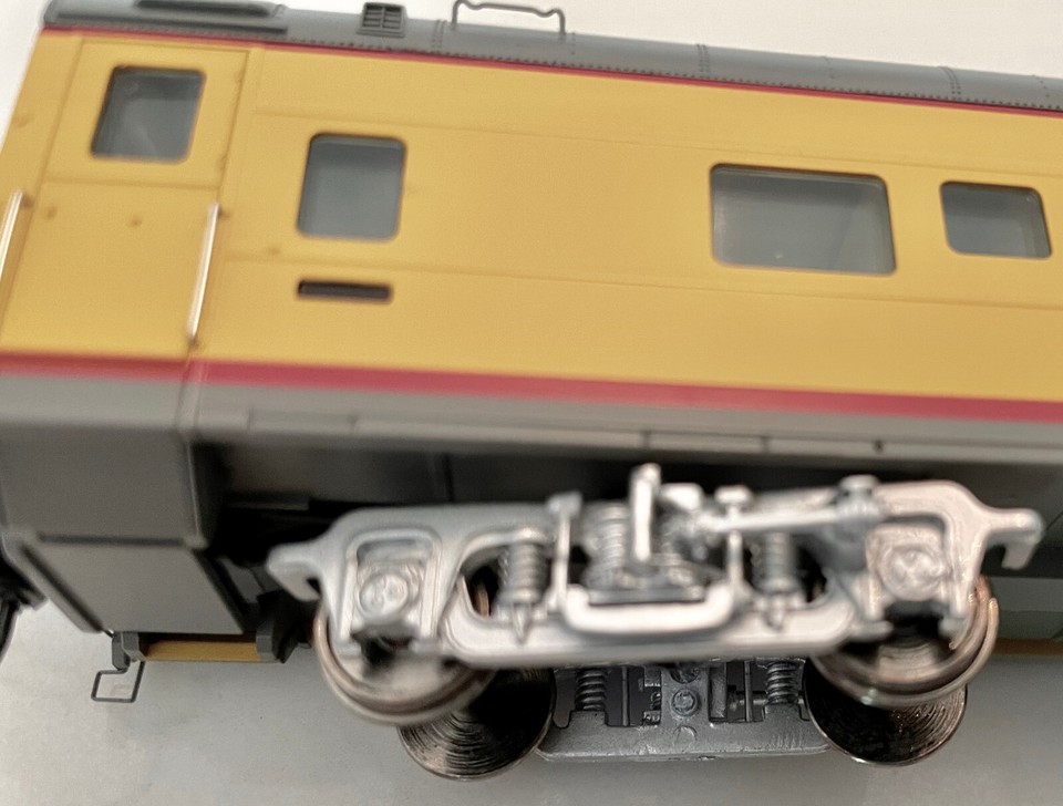 HO SCALE UNION PACIFIC ACF COACH - CITIES SERIES - MFR 932-9487 | eBay