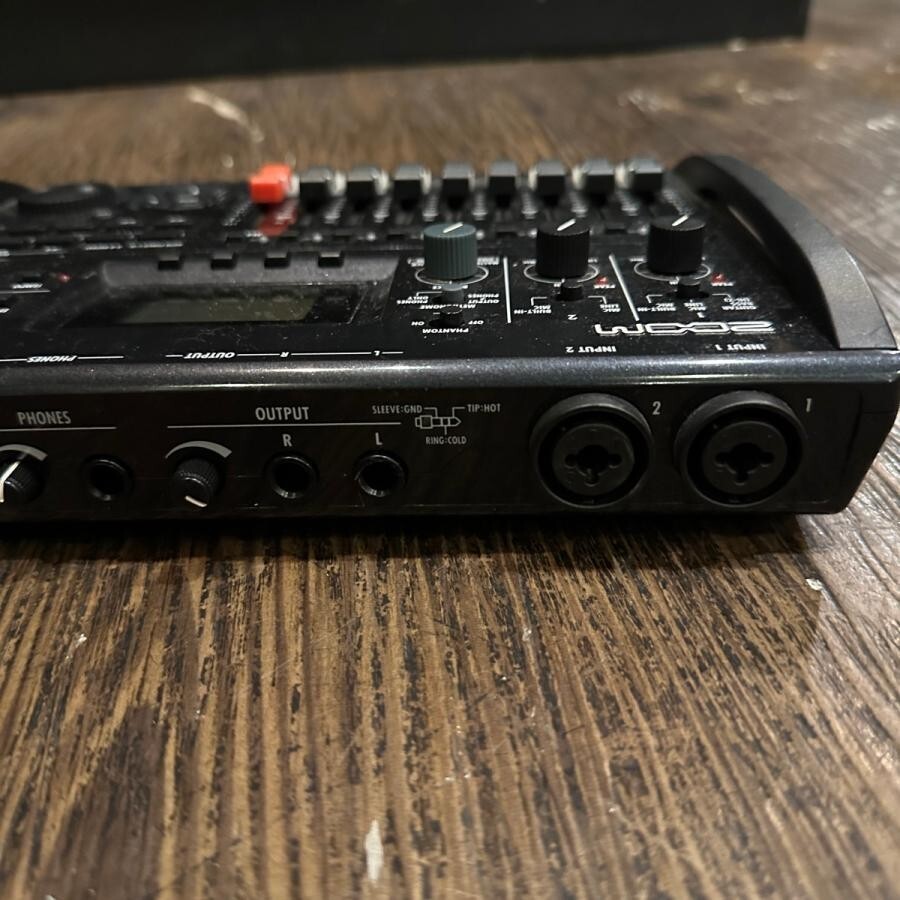 ZOOM R8 Multitrak Recorder Sampler | Good Condition | eBay