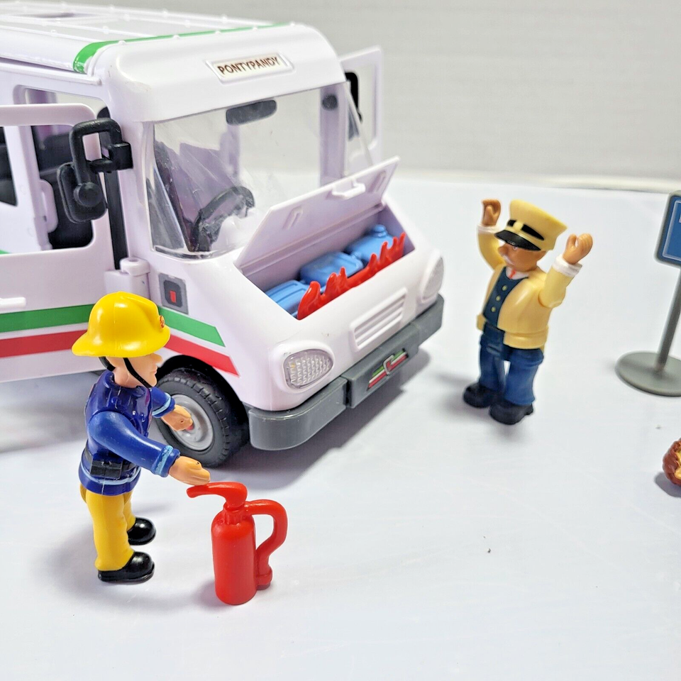 Fireman Sam Pontypandy Bus + Trevor, Sam, Elvis,Helen, Dilys, Norman ...