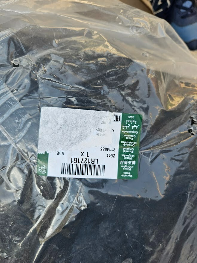 LR RRVELAR L560 Front Right Wheel Housing Liner Front Part LR127161 NEW ...