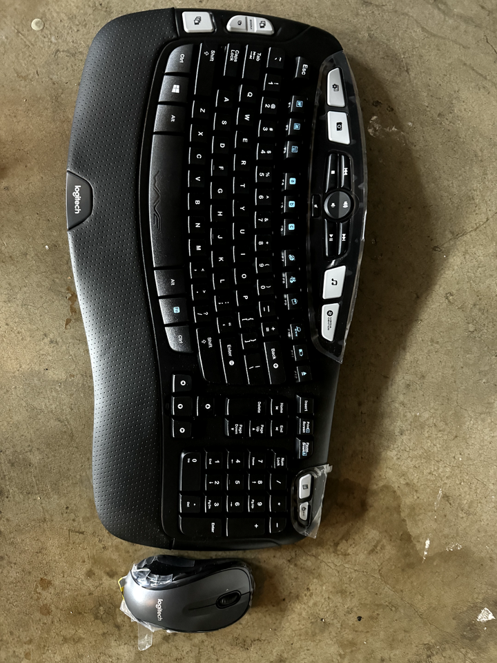 Logitech MK550 (920-002555) Wireless Keyboard and Mouse Combo - Black ...