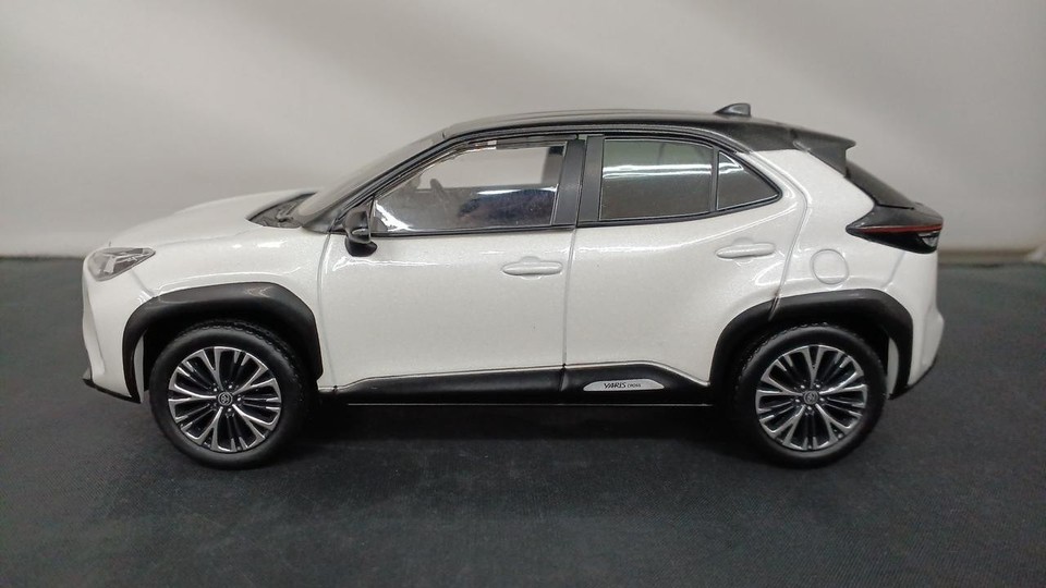 YARIS CROSS 1/30 color sample | eBay Australia