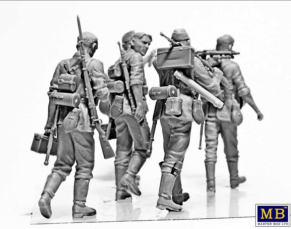 Hot Summer 1941German Infantry WW2 era Plastic figures kit 1/35 Master ...