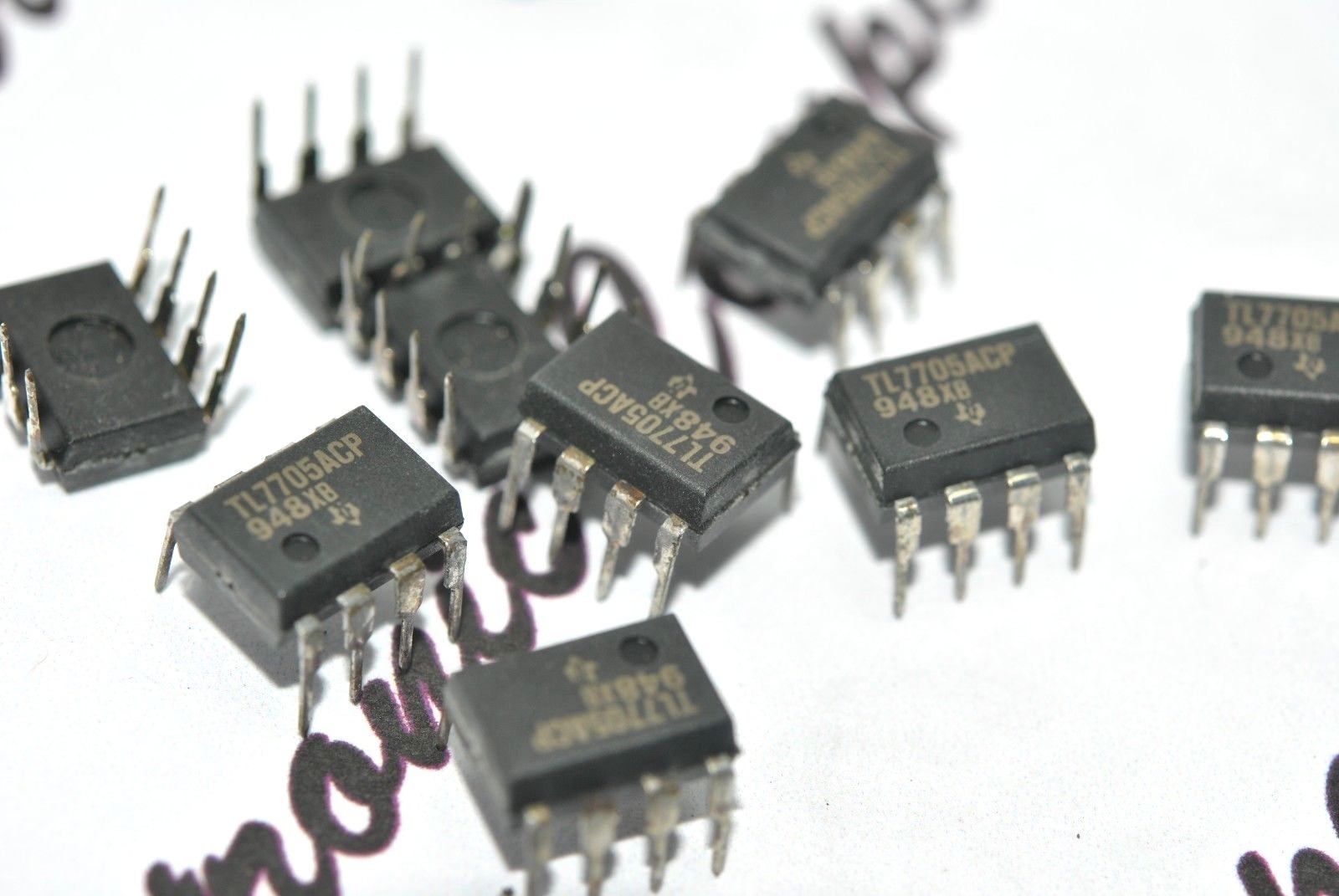 1pcs - Texas Instruments TL7705ACP DIP-8 Integrated Circuit (IC ...