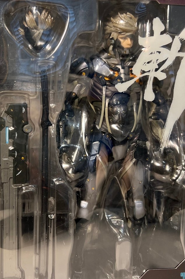 Metal Gear Rising Revengeance Play Arts Kai RAIDEN Square Enix Figure W ...