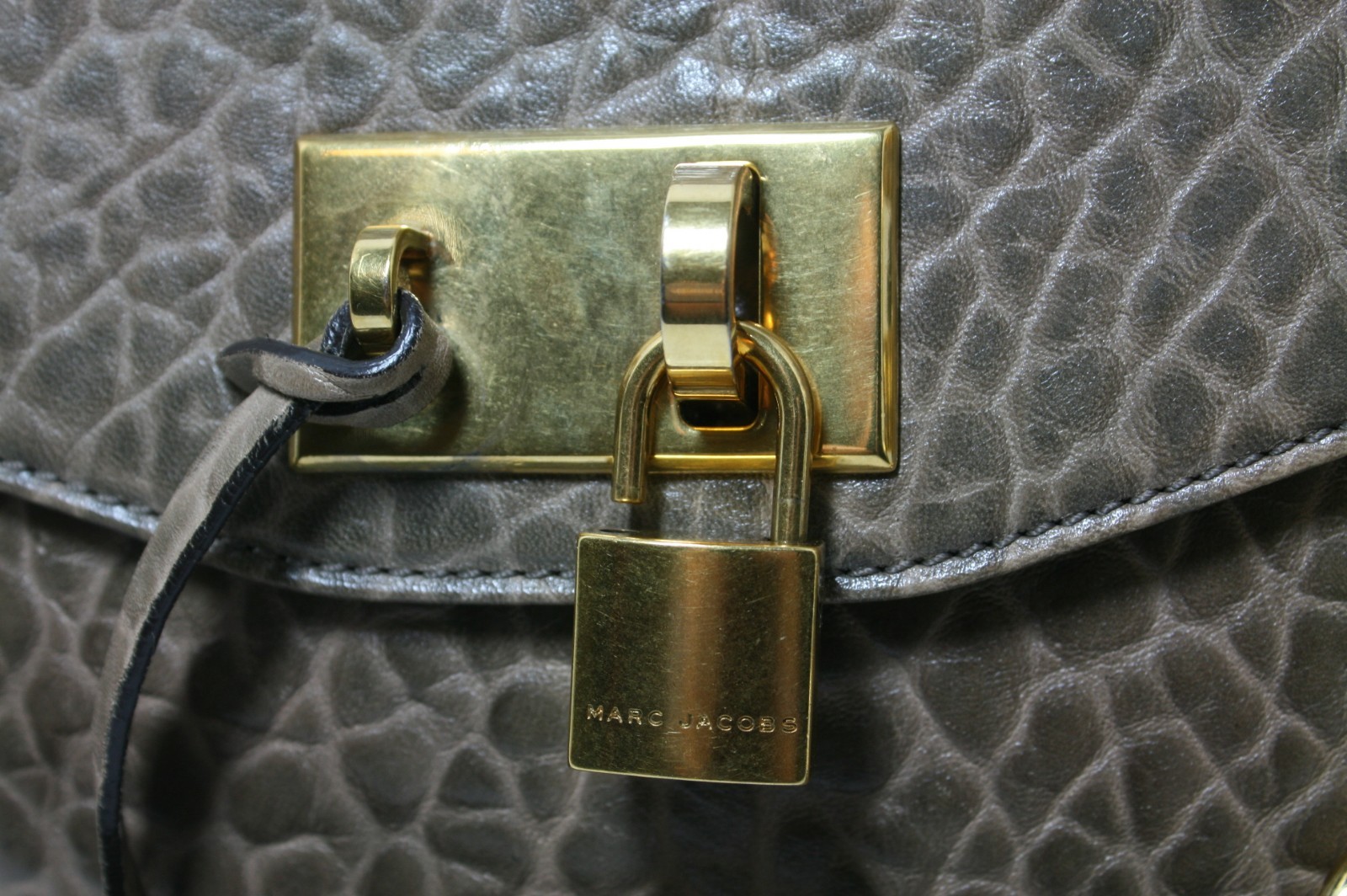 MARC JACOBS GARBO GENE HANDBAG TEXTURED CRACKED PEBBLED TAUPE LEATHER ...