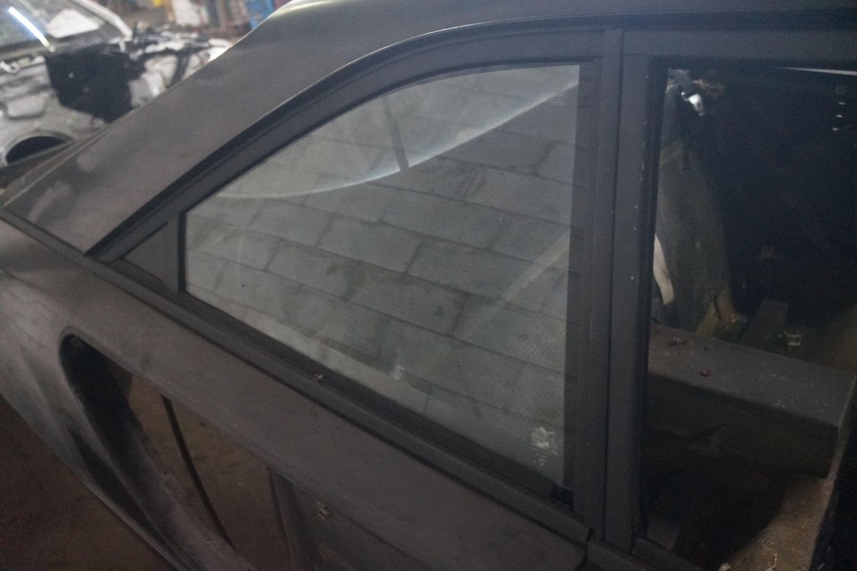 Rear Right Passenger Quarter Panel Window Glass 60637500 Ferrari ...