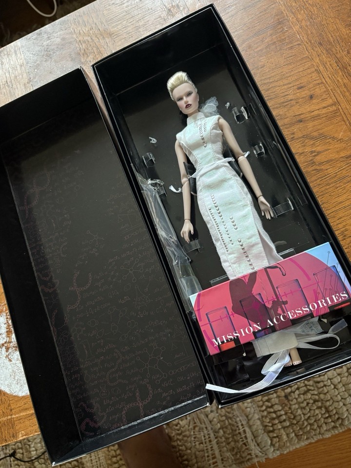 Integrity Toys Dasha As Anika Luxottica IFDC Exclusive NRFB | eBay