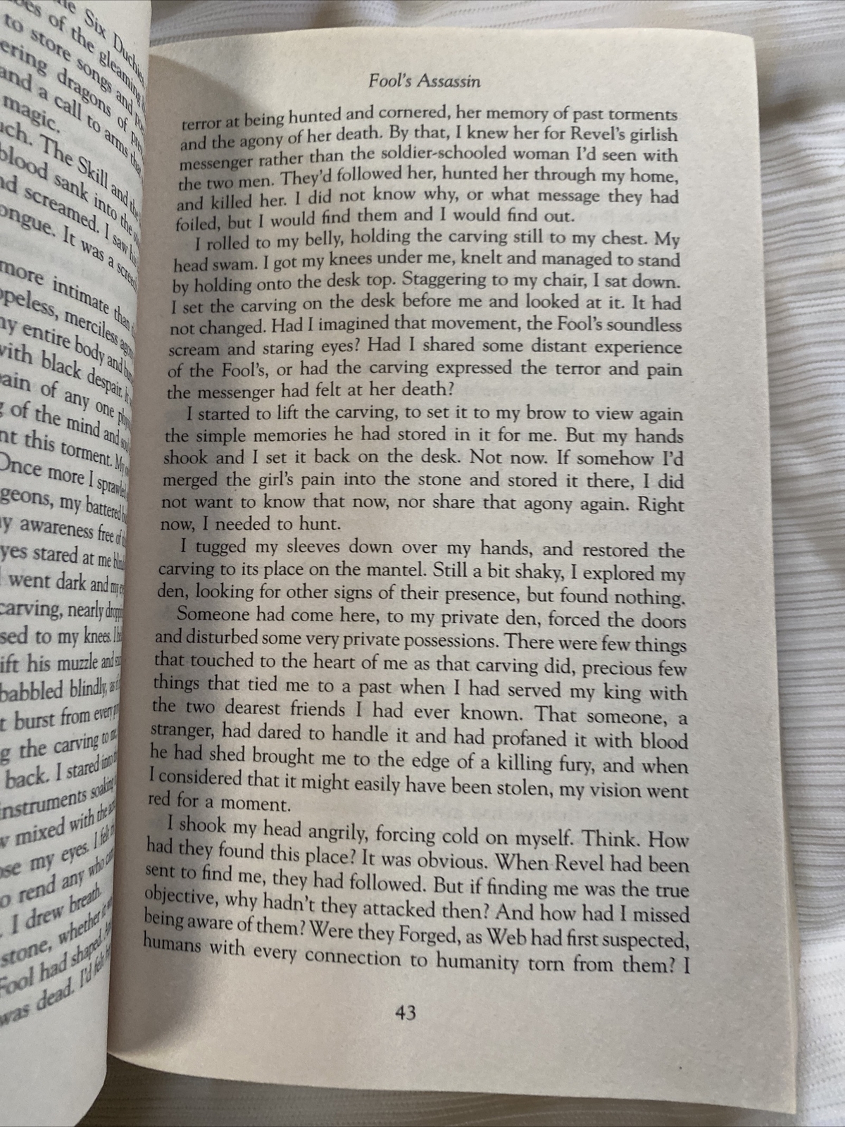 Fool's Assassin (Fitz and the Fool, Book 1) by Robin Hobb (Paperback ...