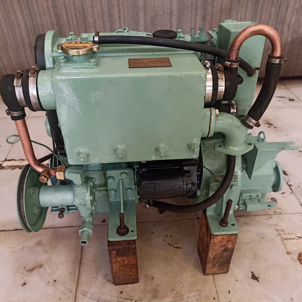 Daihatsu CLMD Inboard marine diesel engine from ship lifeboat used good ...