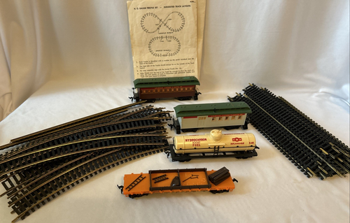 HO scale Tyco Train Set 4 cars. 162 " of straight track, 144" of curved ...