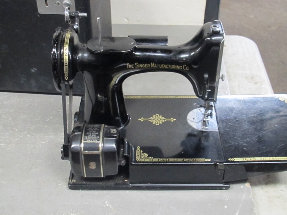 Singer Portable Electric Sewing Machine 221-1 With Original Case ested ...