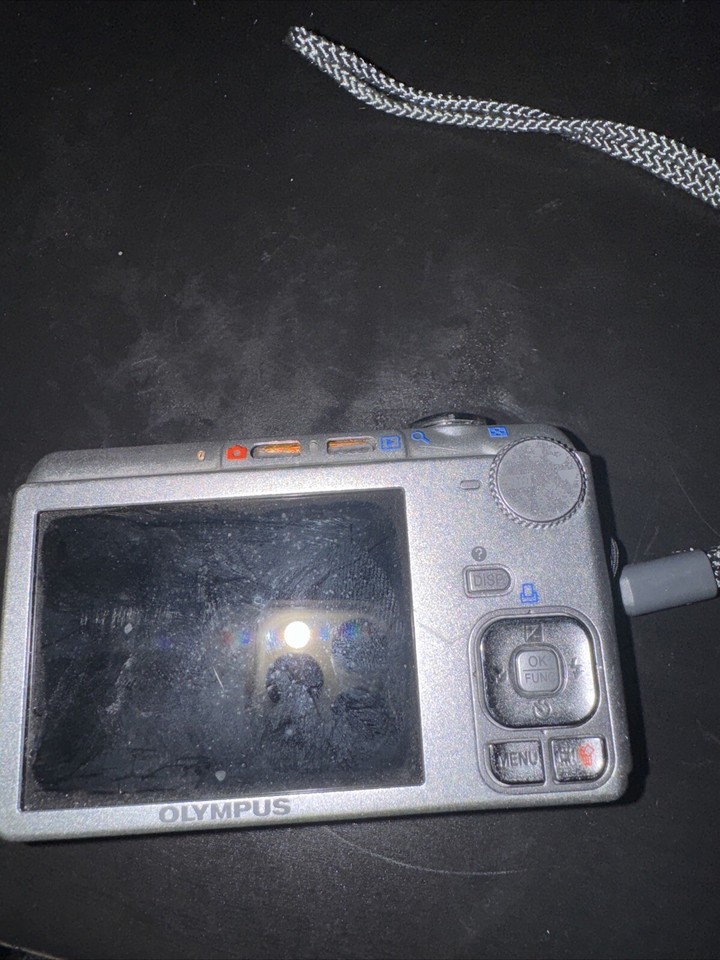 Olympus FE-320 8MP 3x Zoom Silver Digital Camera Works But Two Stuck ...