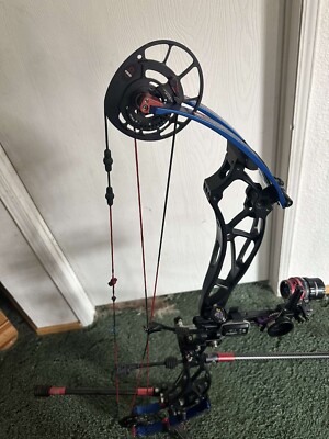 bowtech reckoning 38 Blue And Black Custom Target Bow | eBay