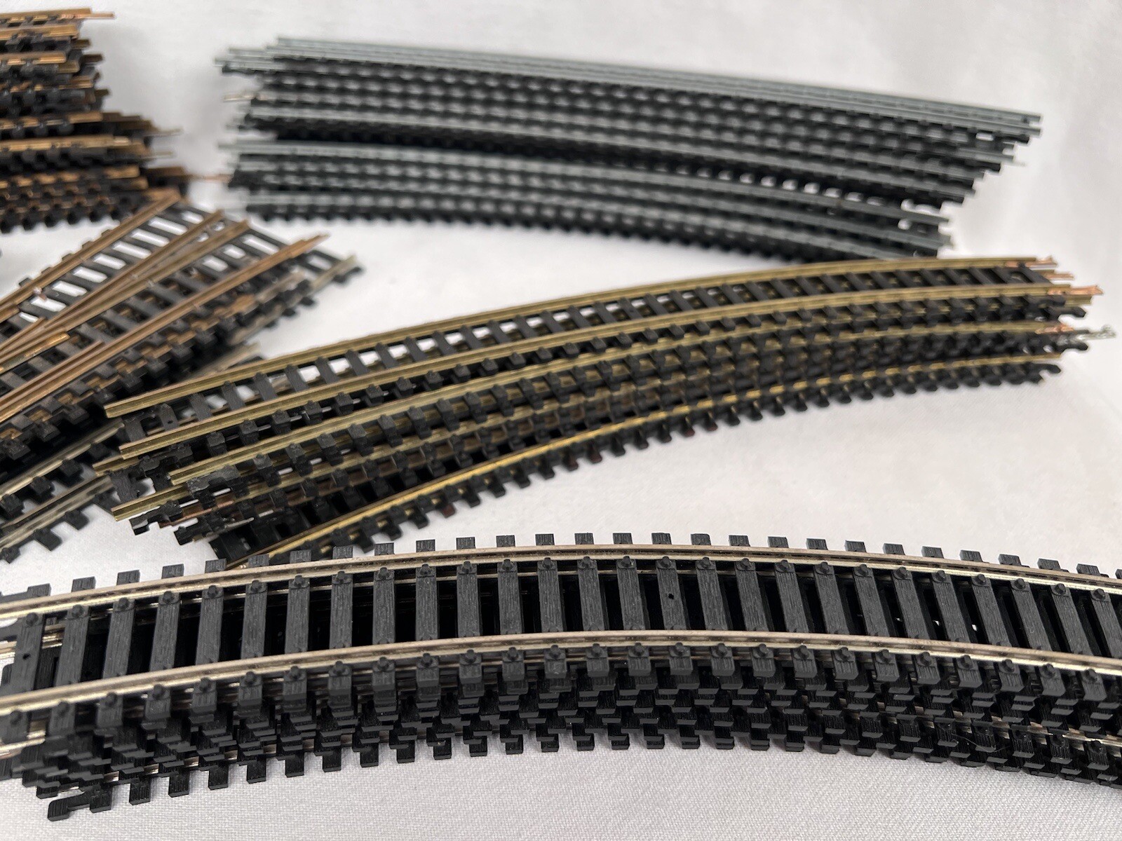 80 Piece Lot of Atlas Bachmann HO Rail Track Curved Straight Rerailer ...