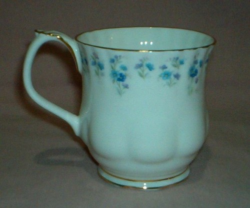 Stunning Royal Albert - MEMORY LANE - Bone China - COFFEE MUG ...