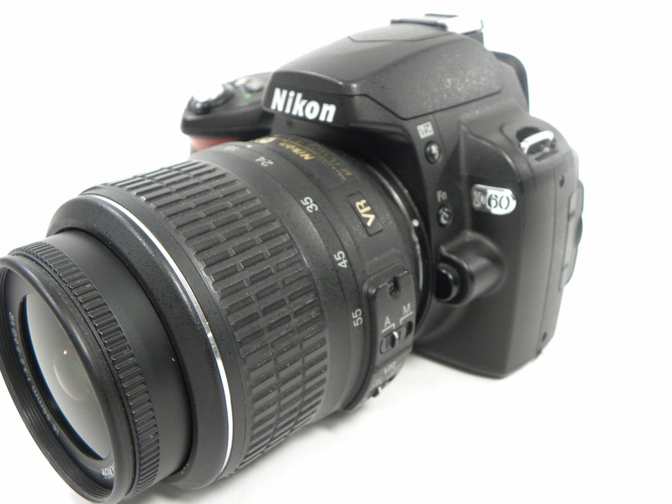 Nikon D60 10.2mp Digital SLR w/AF-S Nikkor DX VR 18-55 Shutter Ct ...