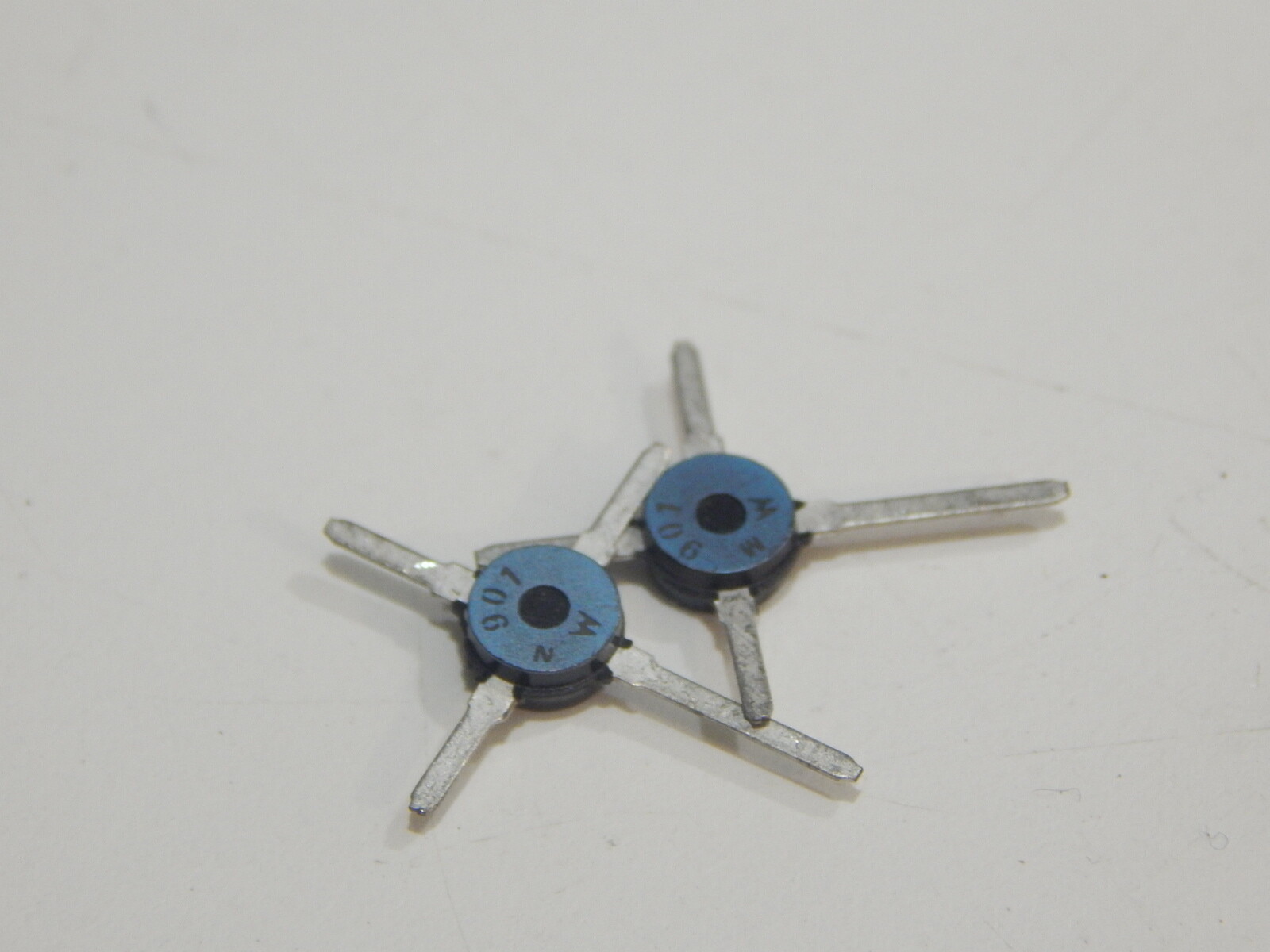 MOT MRF901 2 GHZ Bipolar Junction Transistor, NPN Type, SOT-103VAR ...