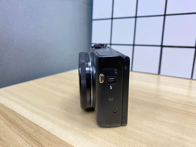 Canon PowerShot G7X (G7X mark I)20.3 MP Optical 4.2X Zoom Digital ...