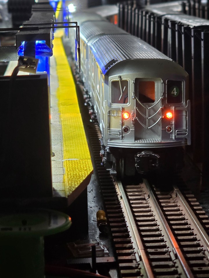 NYC MTA subway station set pillars signs trash can Bench O scale Mth or ...