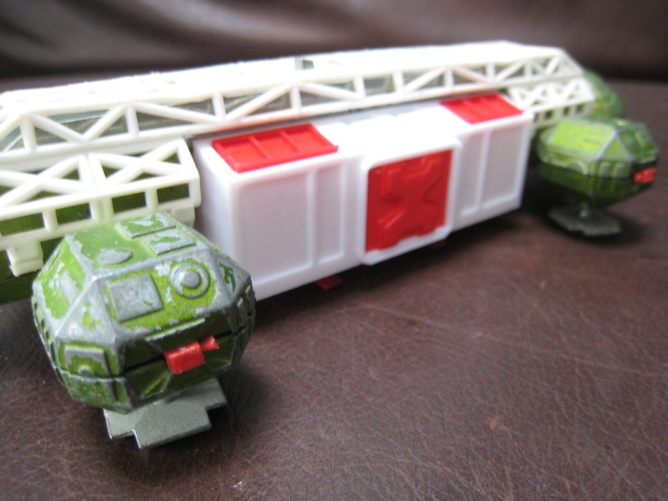 Dinky Eagle POD Space 1999 transporter Dinky 359 TV Series - DELUXE ...