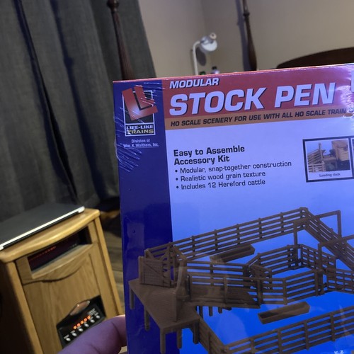 Life-Like Stock Pen Snap Loc(R) Kit - Model Train Building - HO Scale ...