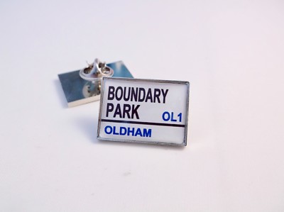 OLDHAM STADIUM ROAD STREET SIGN LAPEL PIN BADGE GIFT | eBay