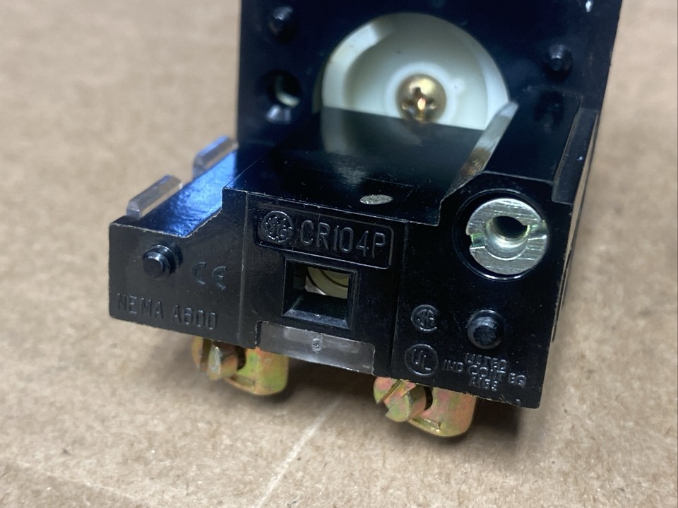 NEW GE CR104P Black 2-Position Selector Switch 1NO 1NC Contact FAST ...
