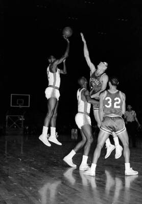 Joe Roberts Of The Syracuse Nationals Shoots 1960S Old Basketball Photo ...