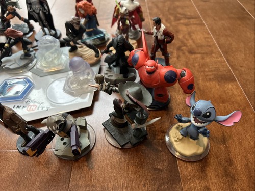 Disney Infinity Lot Of 25 Pieces Marvel Star Wars Pixar Disney Figure ...