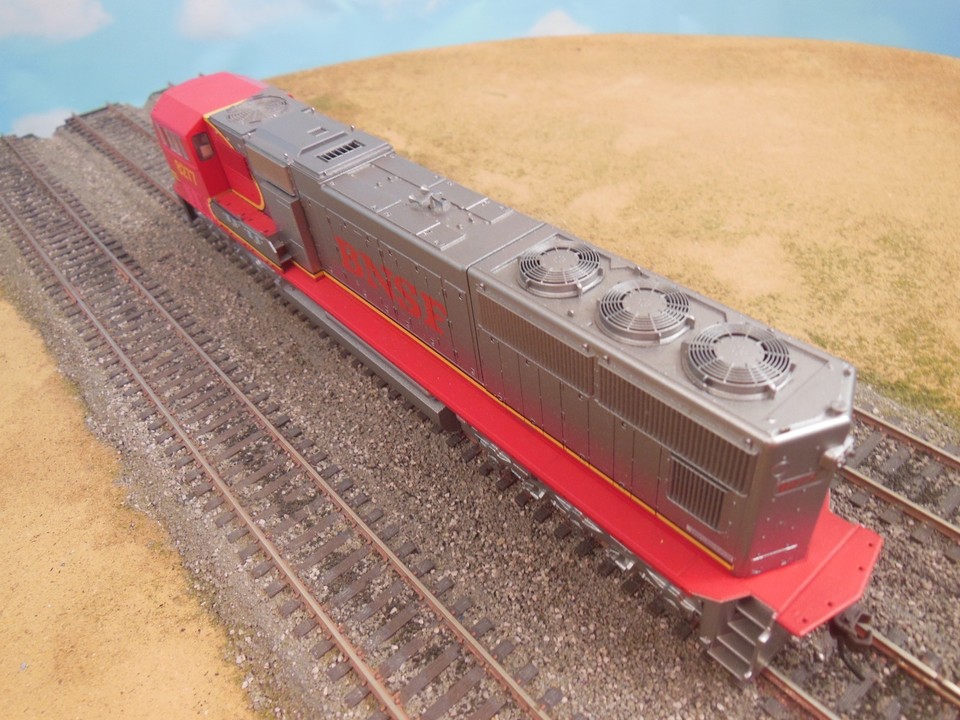 HO SCALE ATHEARN GENESIS BNSF SD751 #8277 LOCOMOTIVE | eBay
