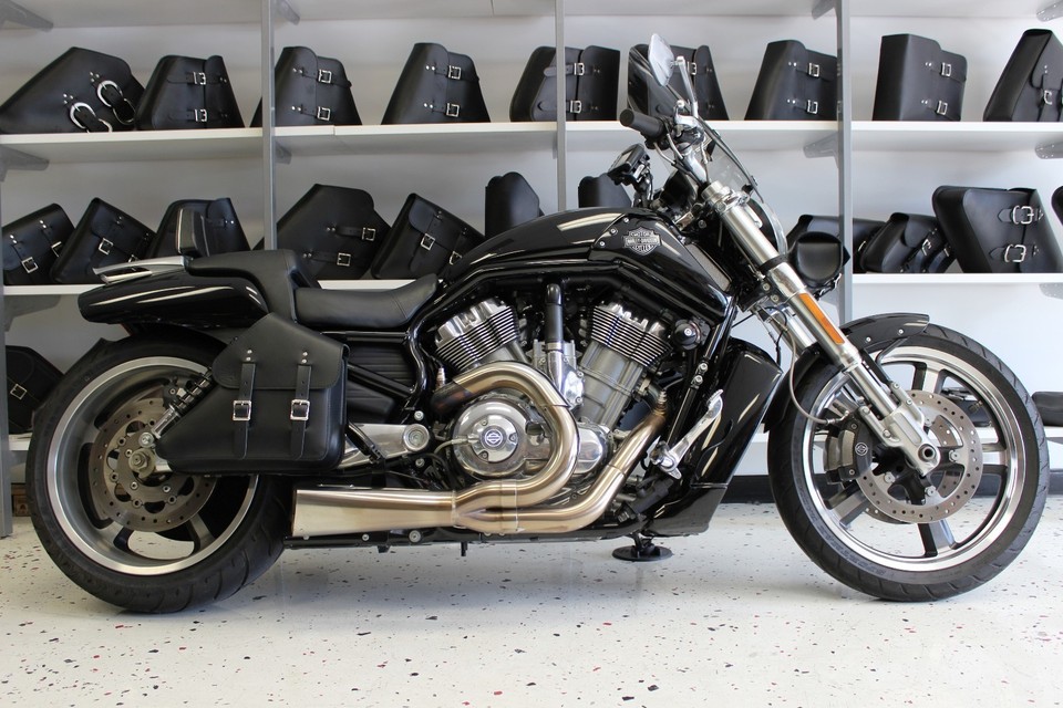 Harley V-ROD MUSCLE RIGHT Side BLACK SOLO BAG Saddlebag - VRR031 BAD&G ...