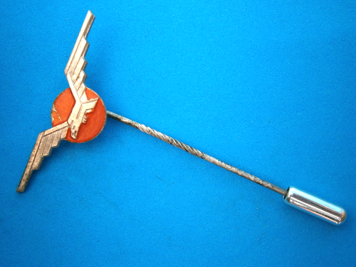 K892) Vintage winged Aviation air force or motor car logo tie lapel pin ...