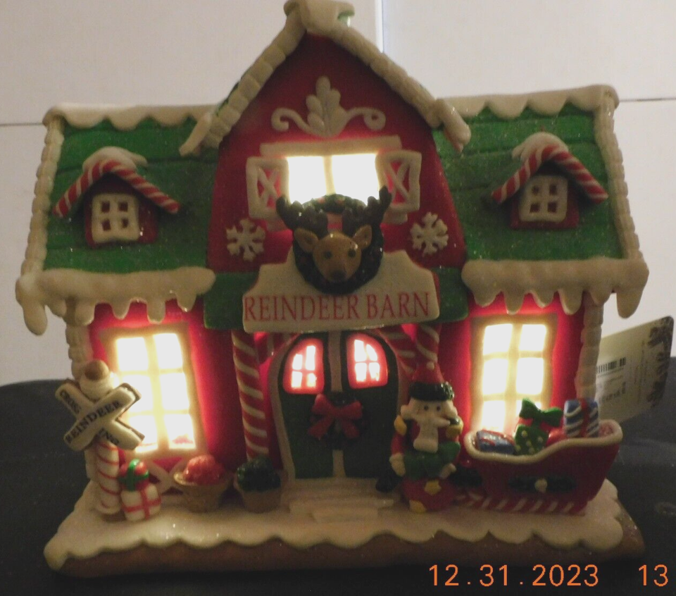 NWT Trimsetter Gingerbread Light Up LED Santa's Reindeer Barn House 10. ...