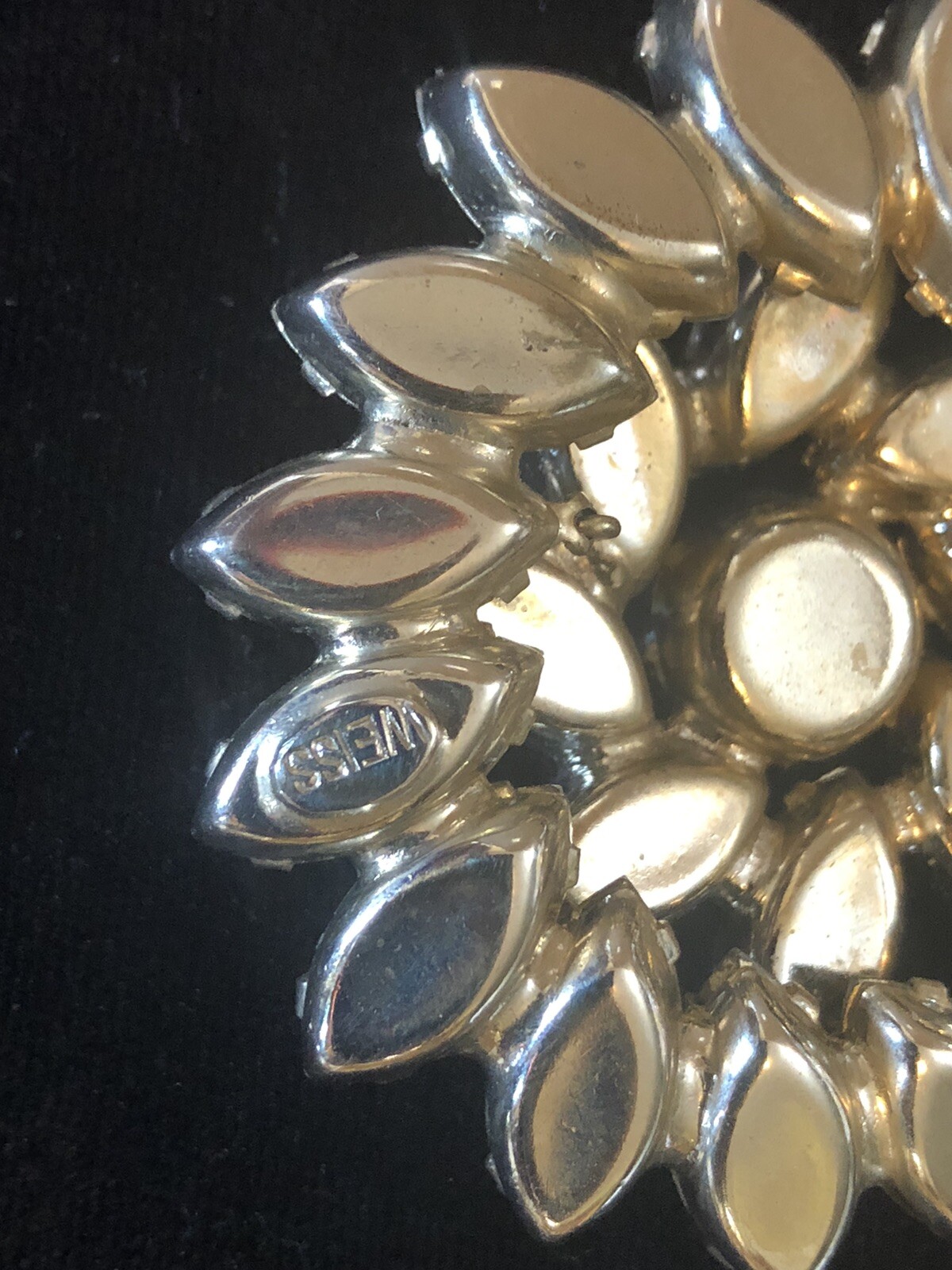 Large circular vintage rhinestone pin by Weiss - Gem